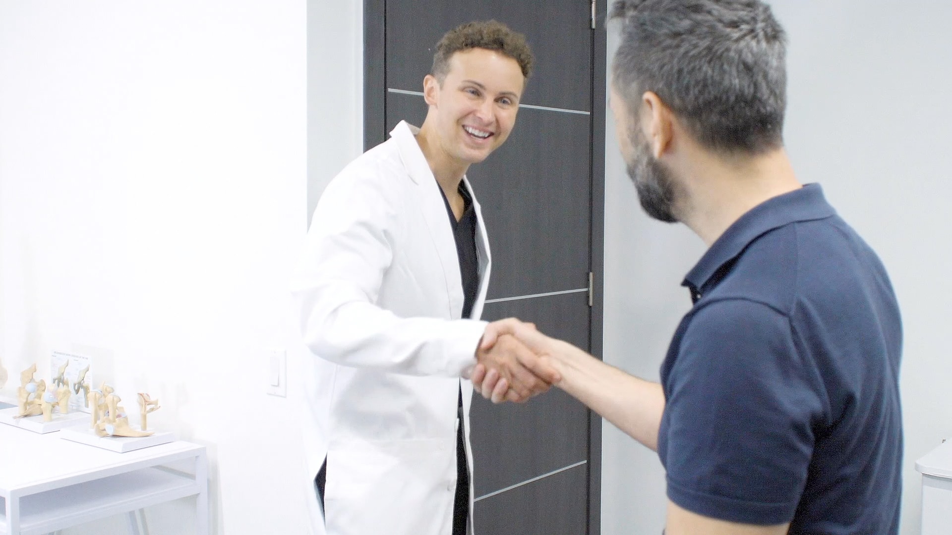 Leading Vein doctor & Pain Doctor: Dr. Shane Volney